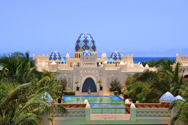 Is it a palace? It's the ClubHotel Riu Karamboa