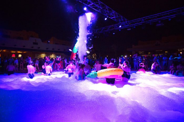 Neon Party - RIU.com | Blog