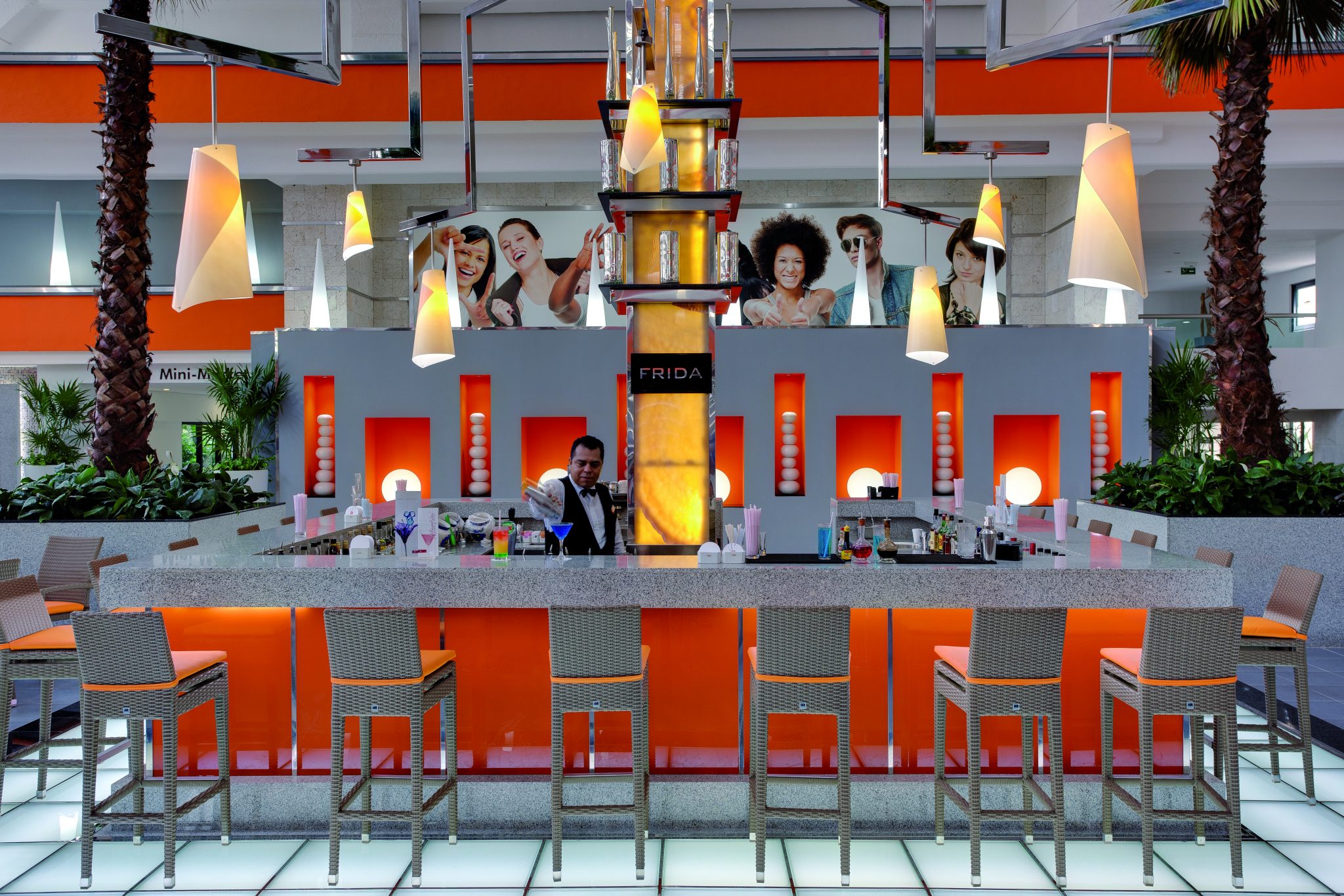 RIU presents the Riu Caribe before and after its renovation