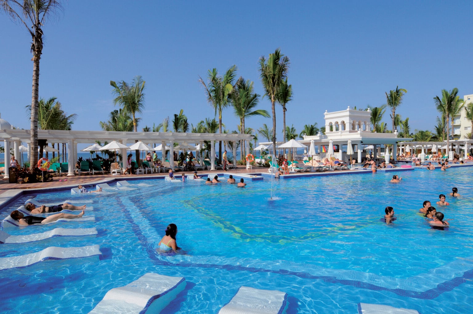RIU presents the before and after at Riu Palace Pacifico| Blog RIU.com