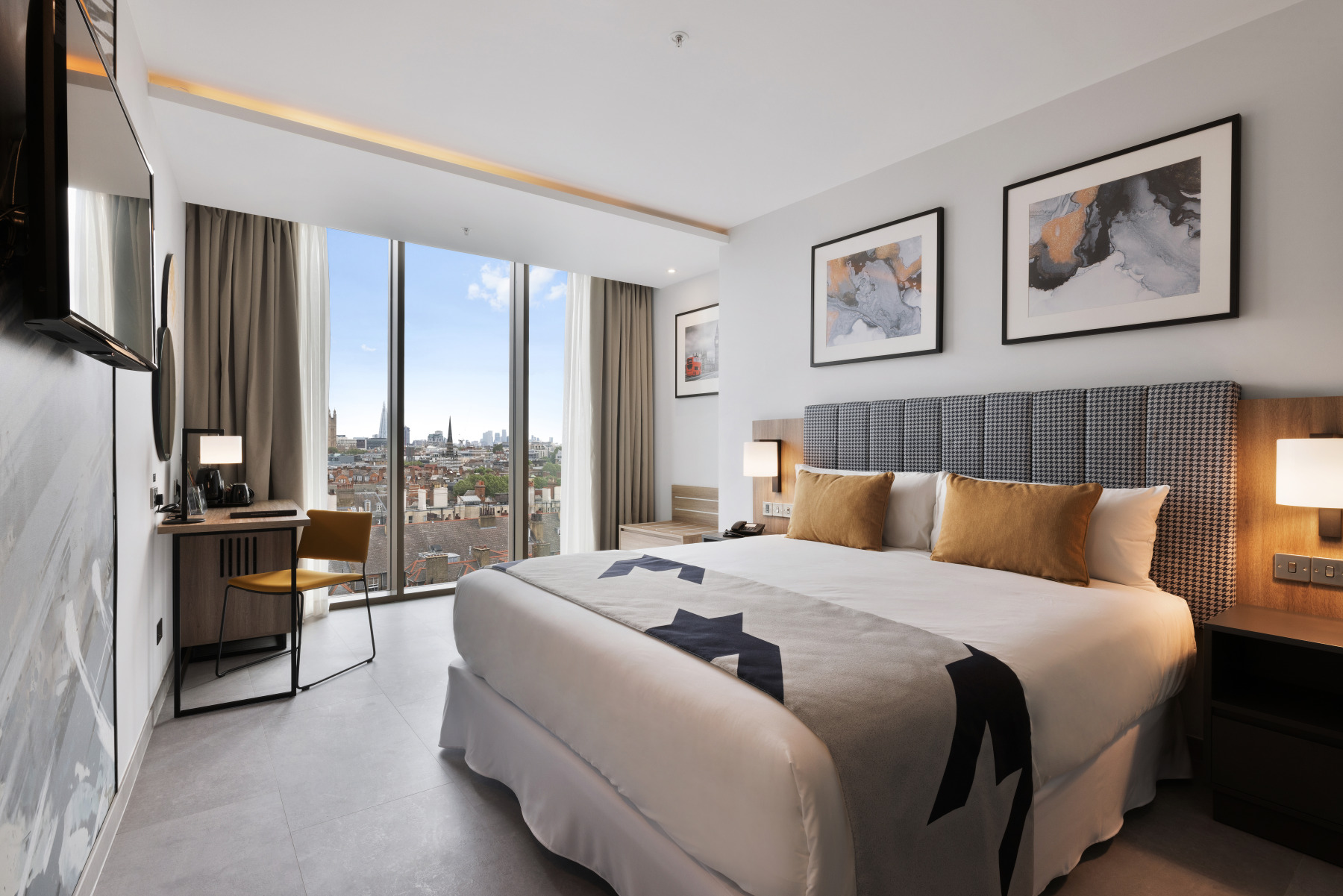 The Riu Plaza London Victoria is one year old | RIU.com Blog