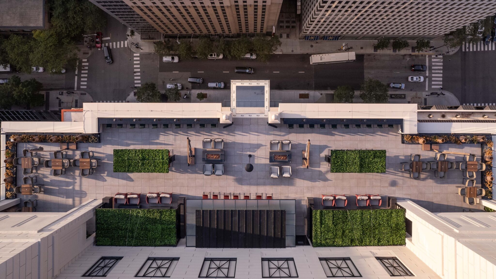 Discover the new terrace at the Riu Plaza Chicago | RIU.com Blog