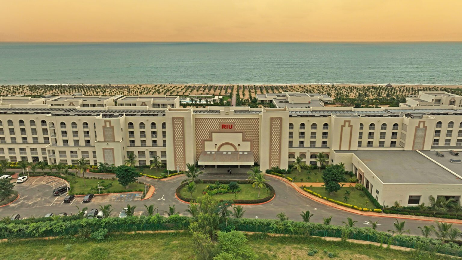 A record-breaking opening for the new Riu Plaza Toronto