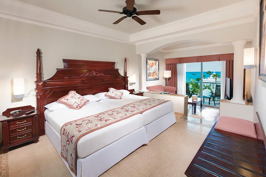 Riu palace las americas store